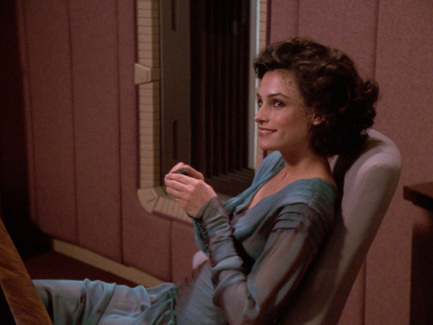 Kamala from “The Perfect Mate” and Trek’s Male Gaze Problem – Women at Warp